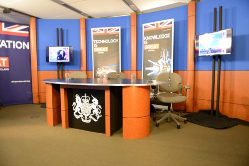 How to Choose the Right Broadcast Desk for Your TV Studio
